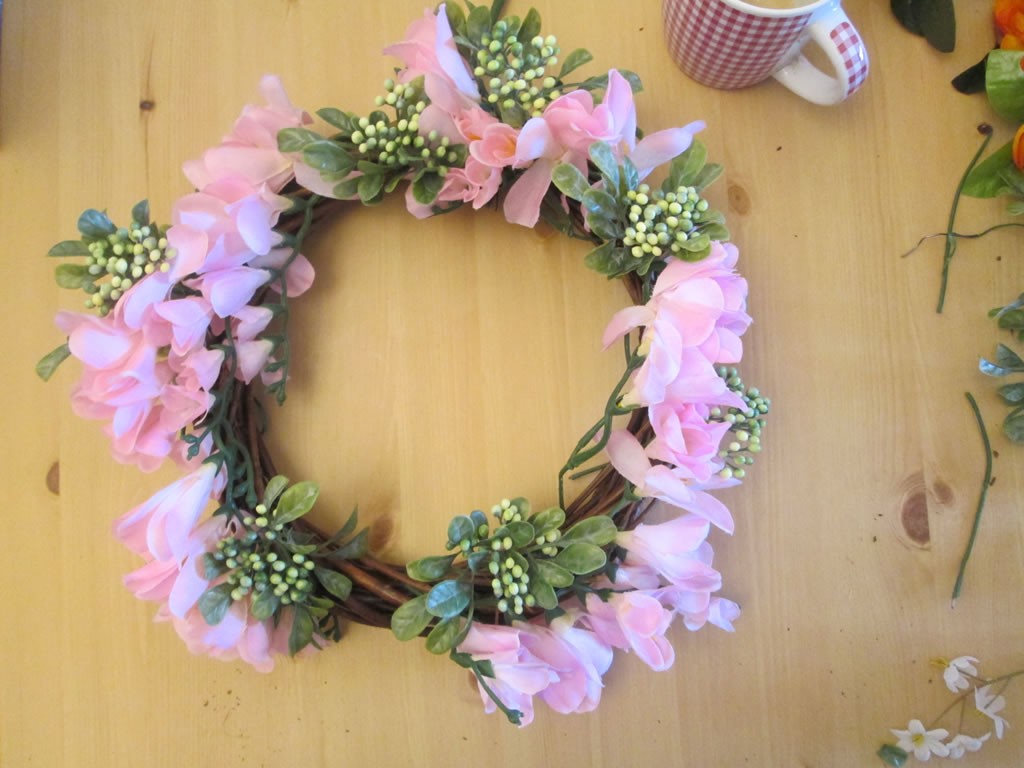 A Spring Wreath Tutorial - Tea and a Sewing Machine